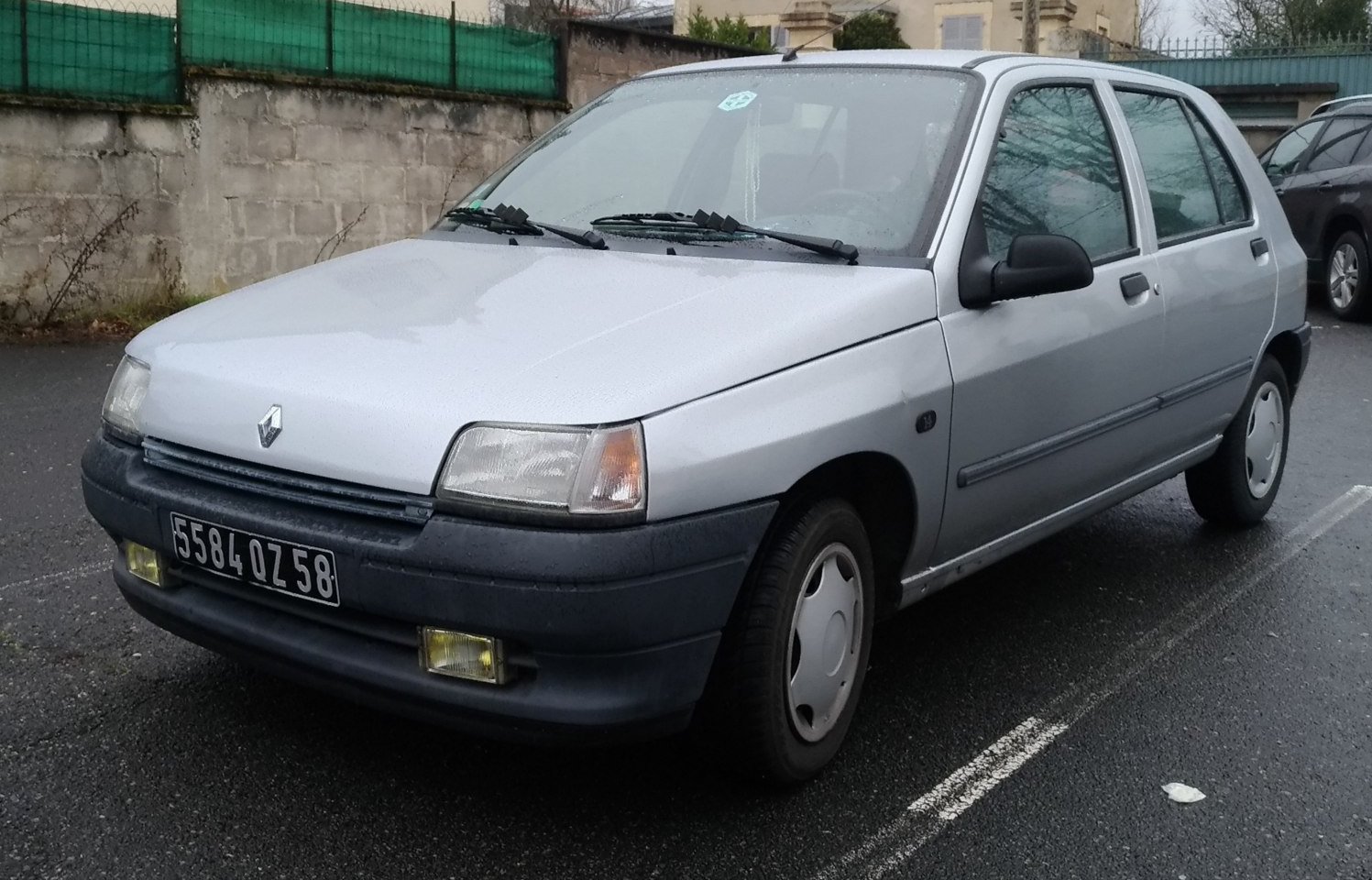 Renault Clio I 1.8i 16V (135 Hp)